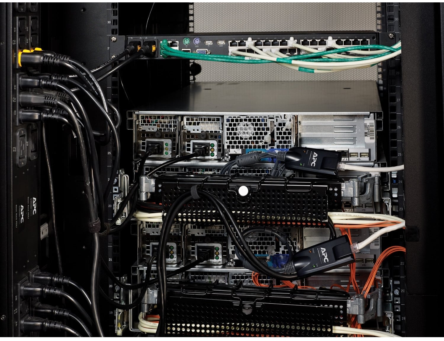 KVM 2G APC, analogique, 1 utilisateur local, 8 ports (KVM0108A) prix Maroc